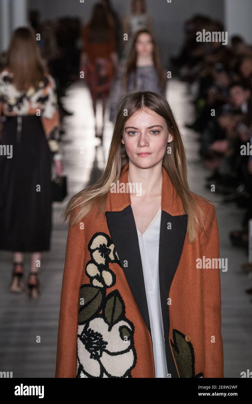 Runway show fashion london england united kingdom london collections hi ...