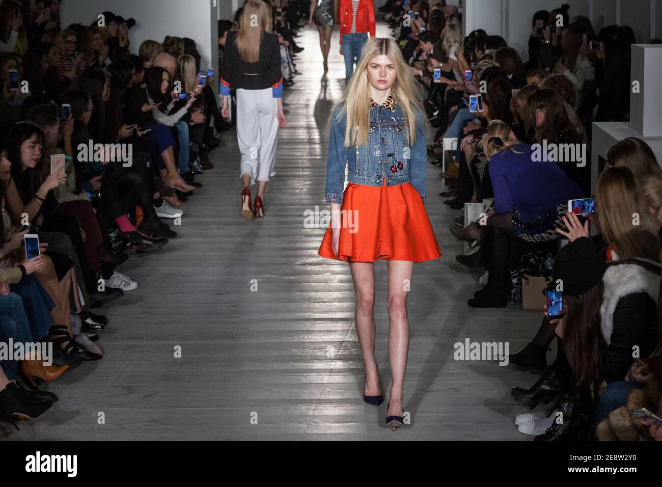 Models cat walk hi-res stock photography and images - Alamy