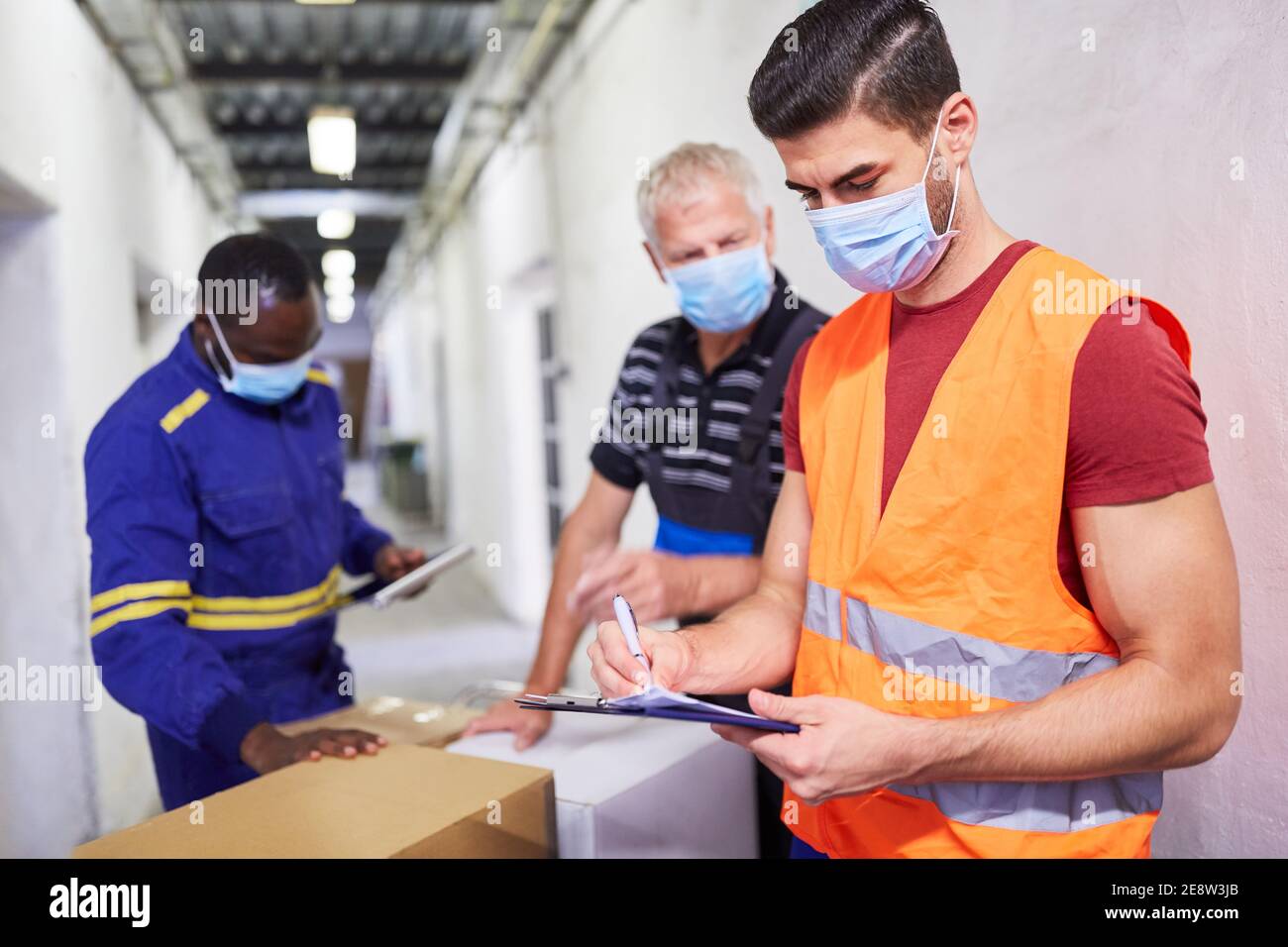 African masks workers hi-res stock photography and images - Alamy