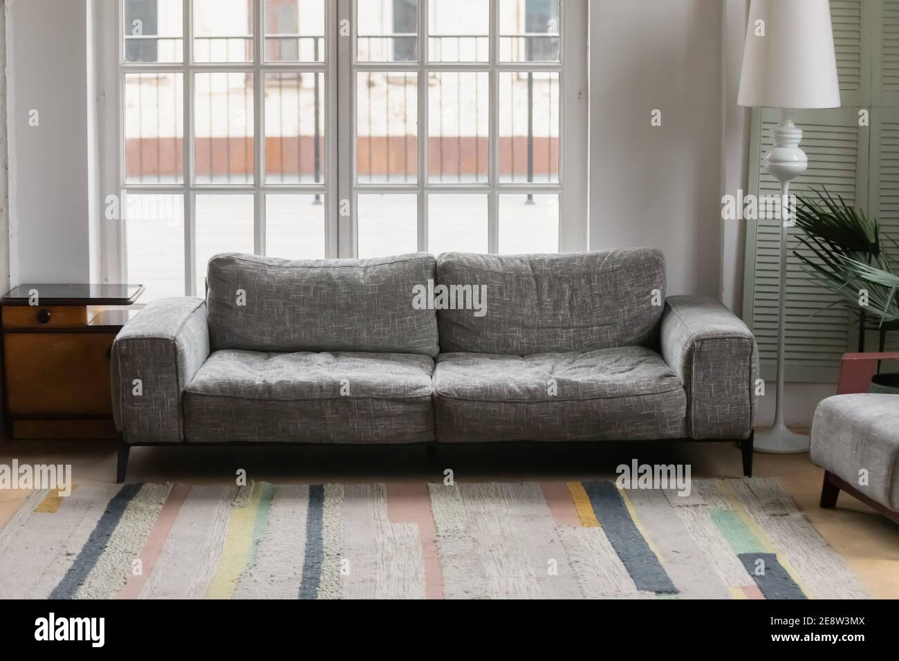 Empty living room hi-res stock photography and images - Alamy