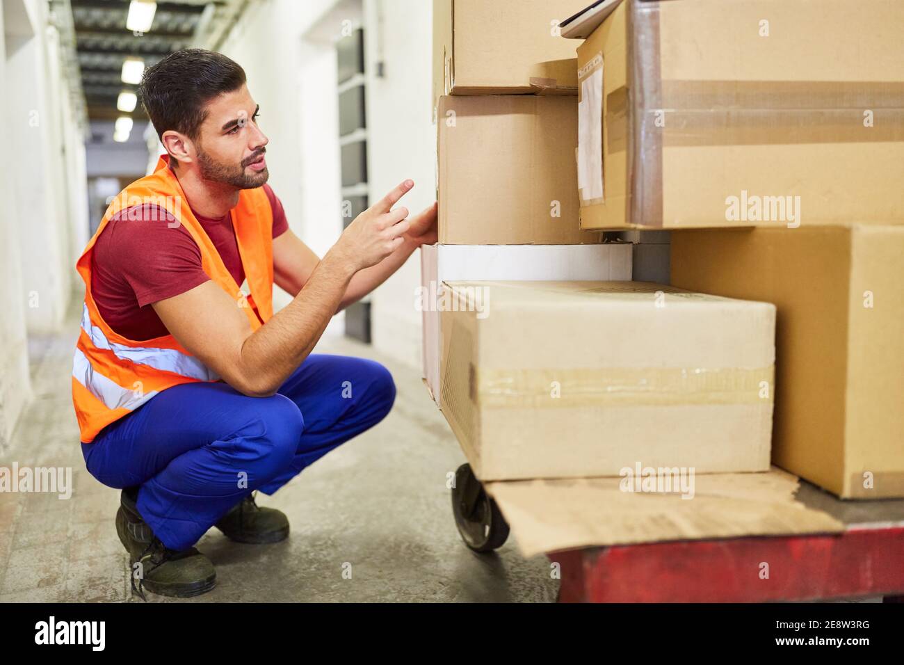 Shipment to warehouse hi-res stock photography and images - Alamy