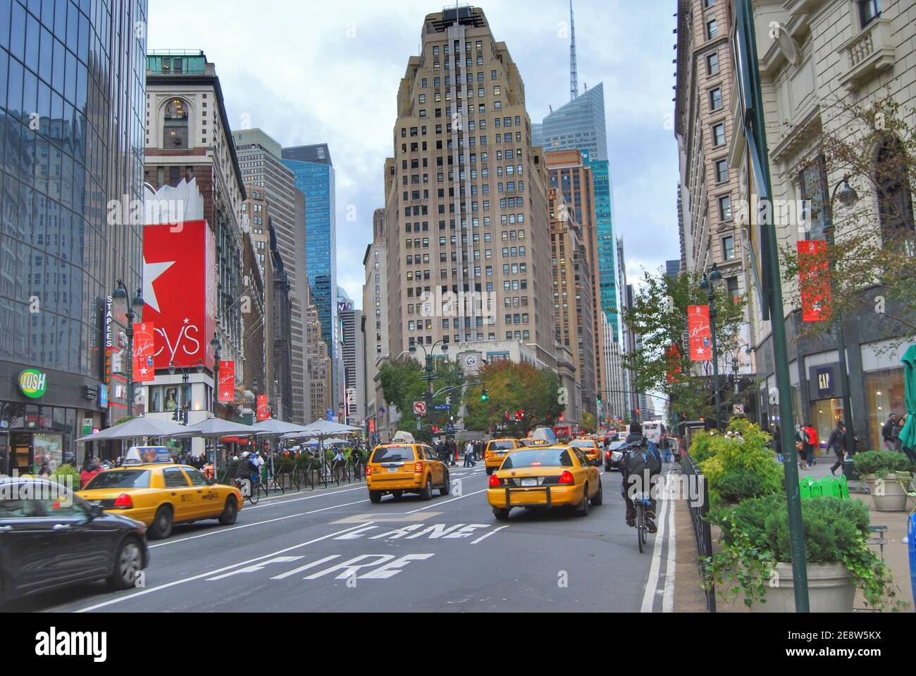 Manhattan 6th sixth avenue hi-res stock photography and images - Alamy
