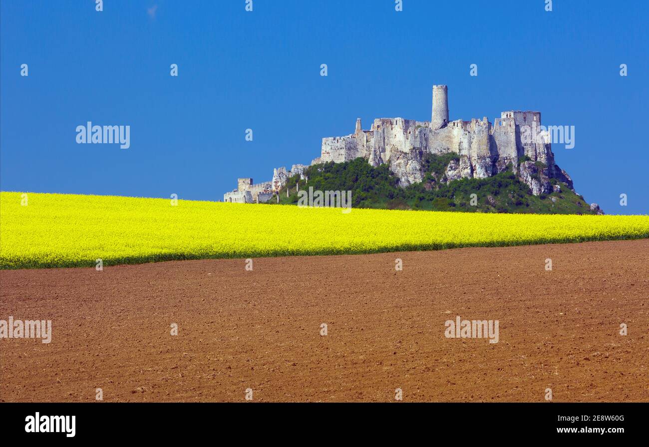 Scenic view on Spis Castle, UNESCO heritage in Slovakia ,old Europe ...