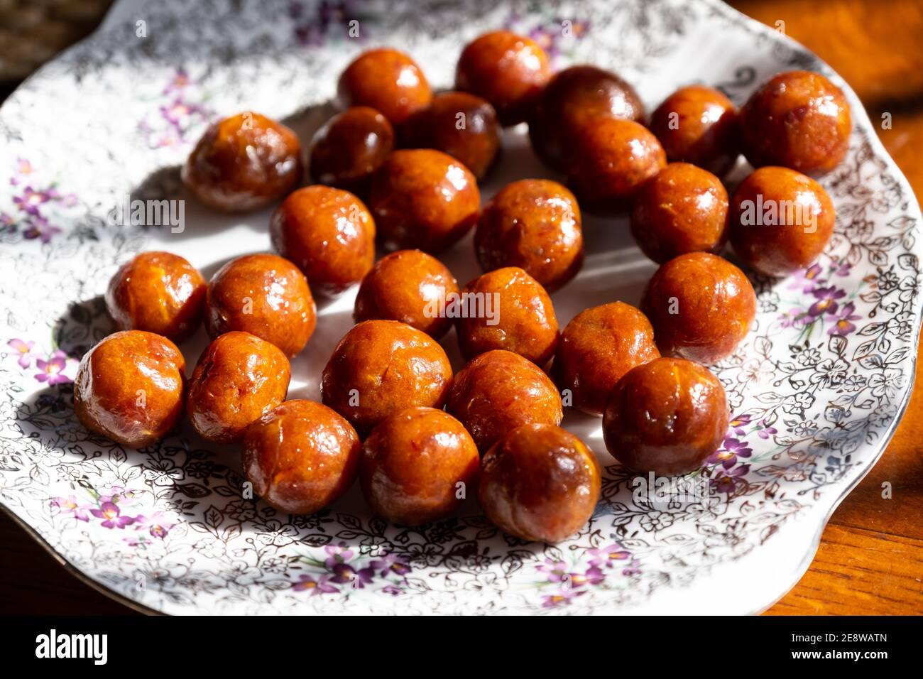 Bowl of dates without seeds Stock Photo - Alamy