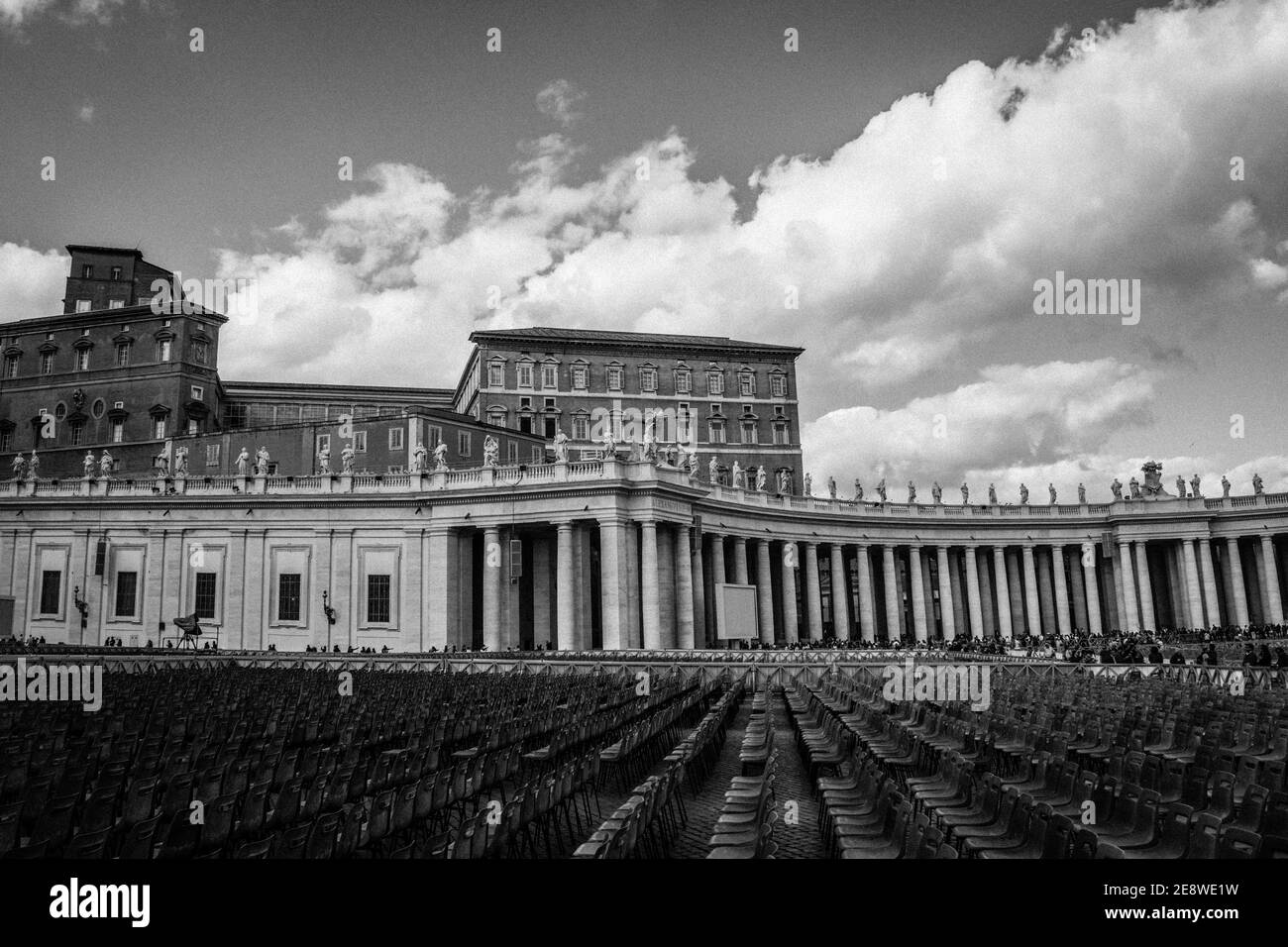 Many columns hi-res stock photography and images - Alamy