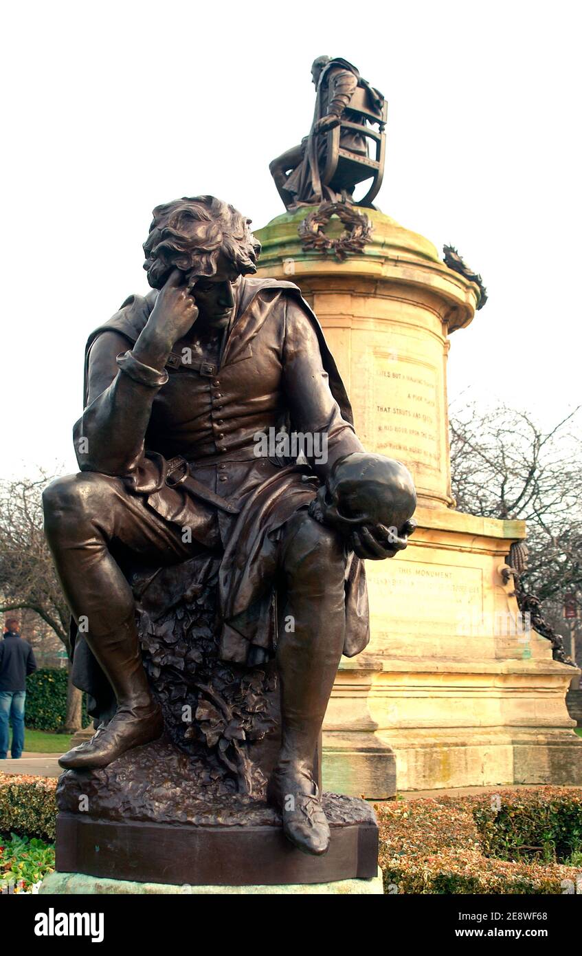 The Hamlet statue below that of the statue of William Shakespeare in ...