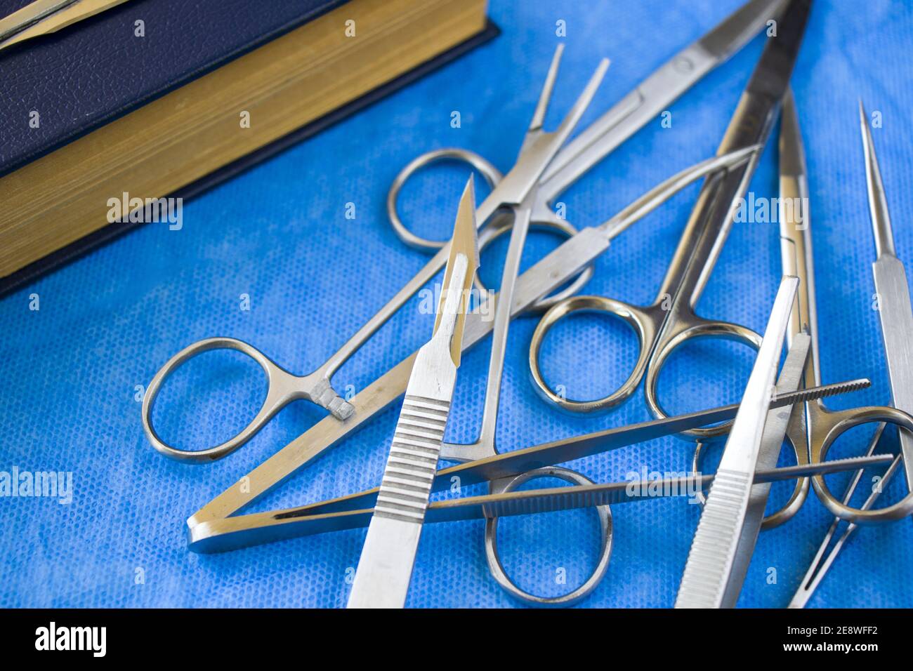 Science dissection kit hi-res stock photography and images - Alamy