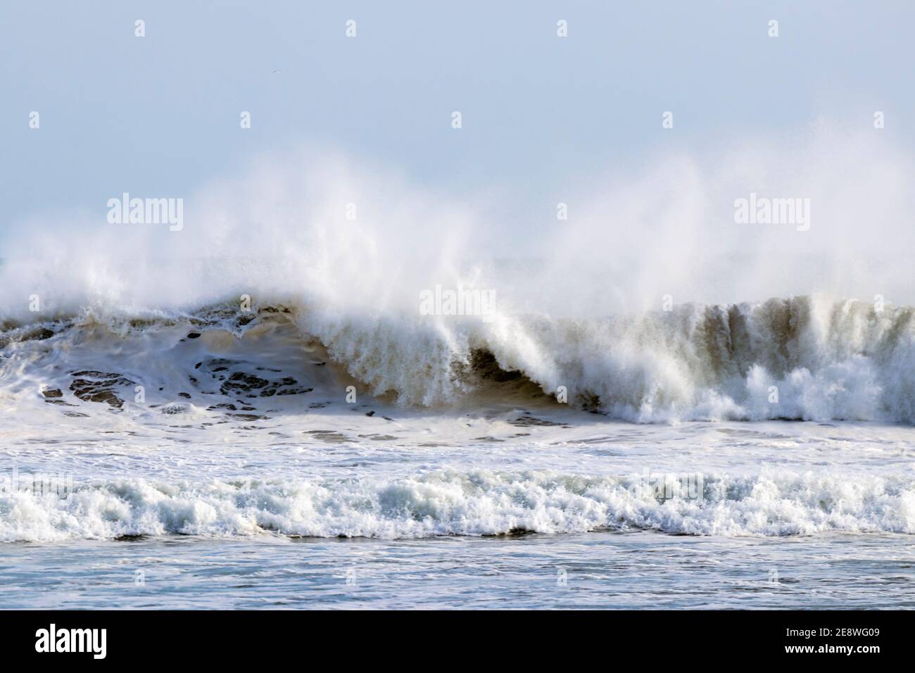 Aggressive waves hi-res stock photography and images - Alamy