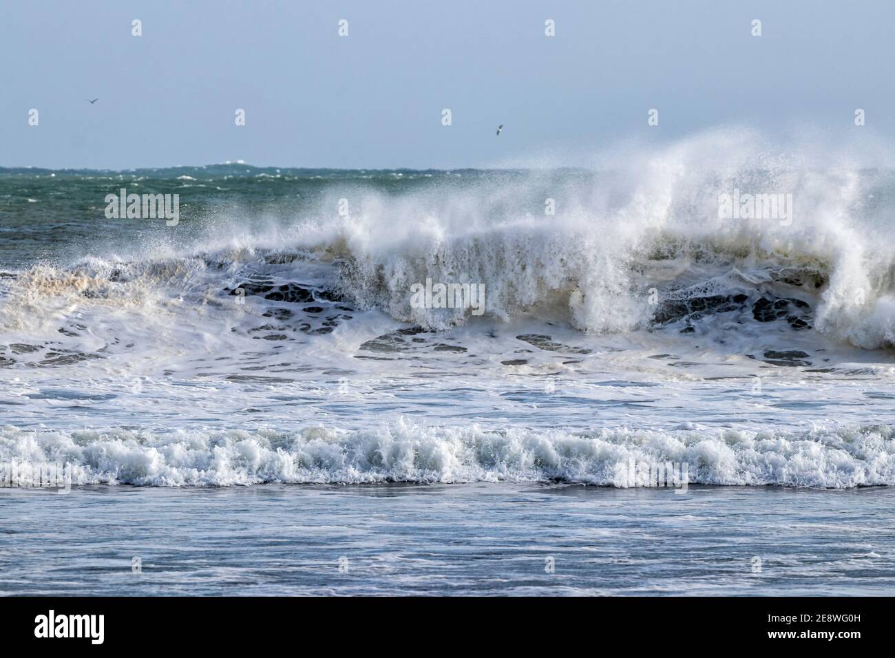 Aggressive waves hi-res stock photography and images - Alamy