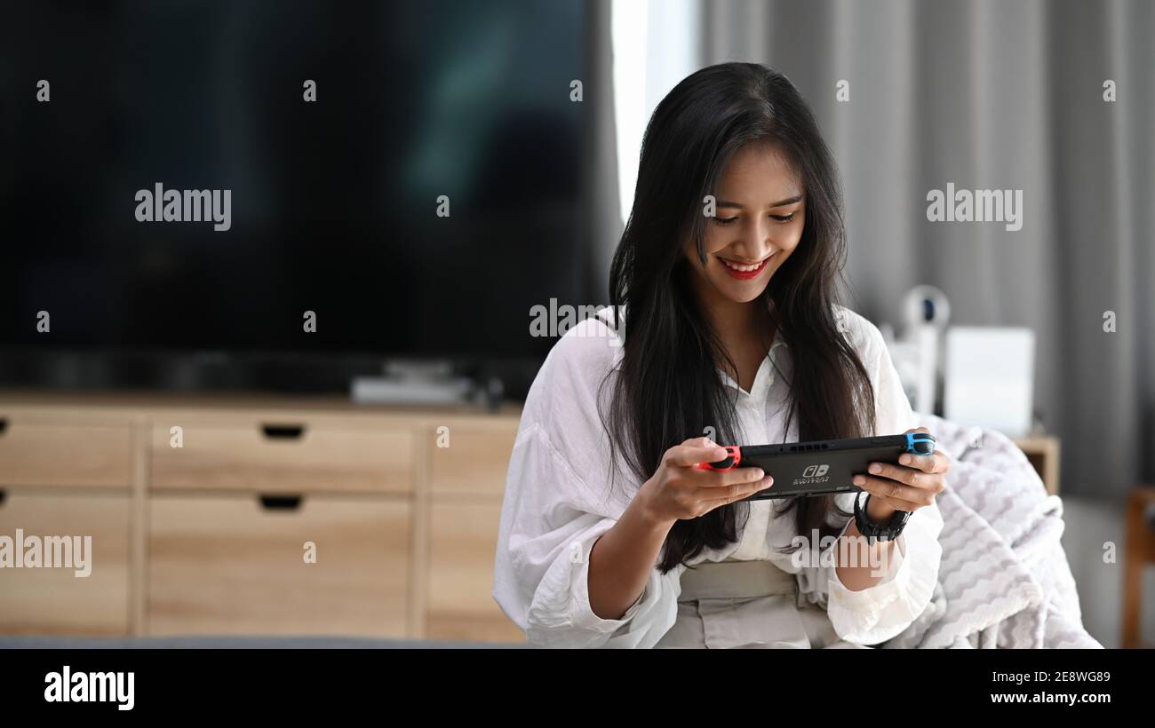 Man playing nintendo switch hi-res stock photography and images - Alamy