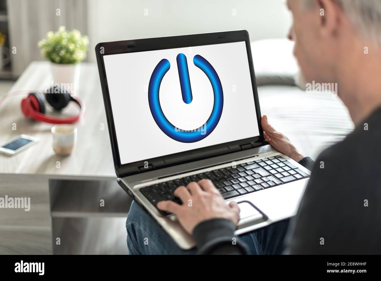 Laptop screen displaying a start concept Stock Photo - Alamy
