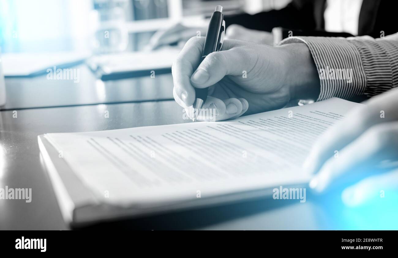 Taking notes during a lecture hi-res stock photography and images - Alamy
