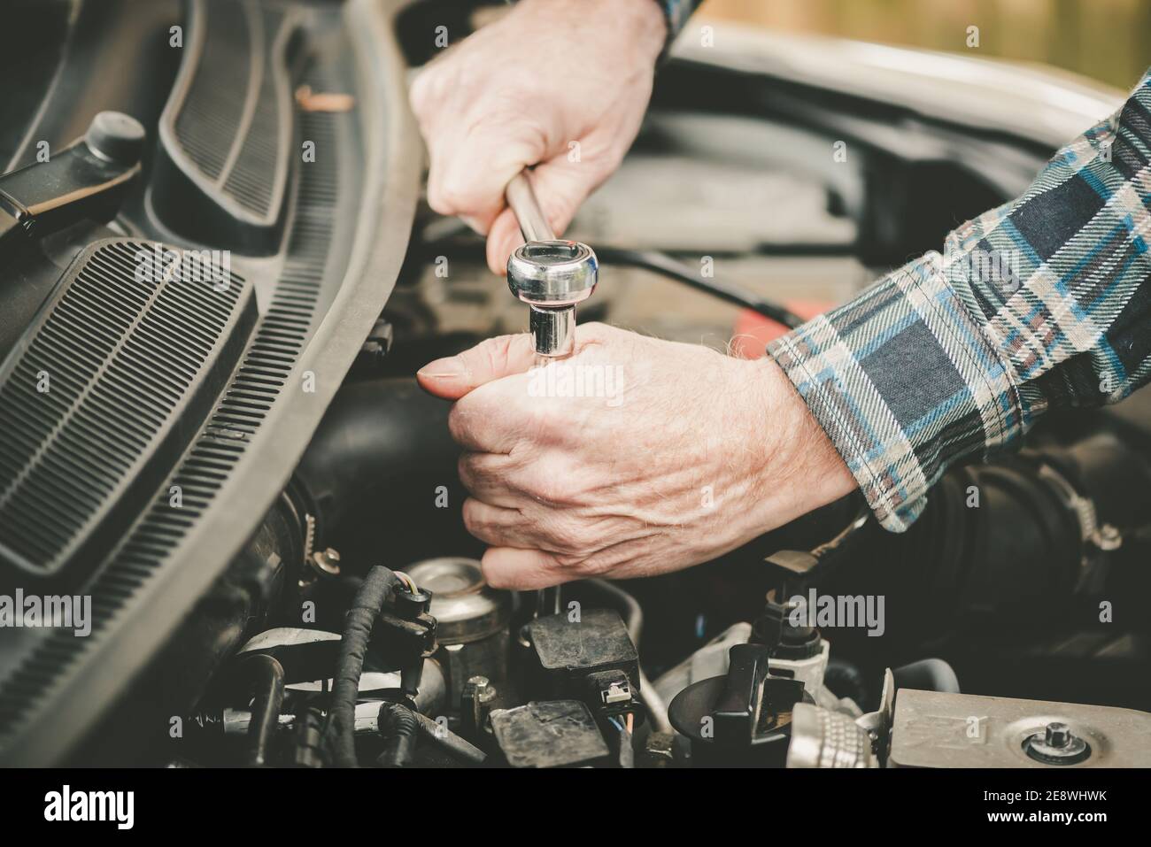 Hands of car mechanic repairing a car engine Stock Photo - Alamy
