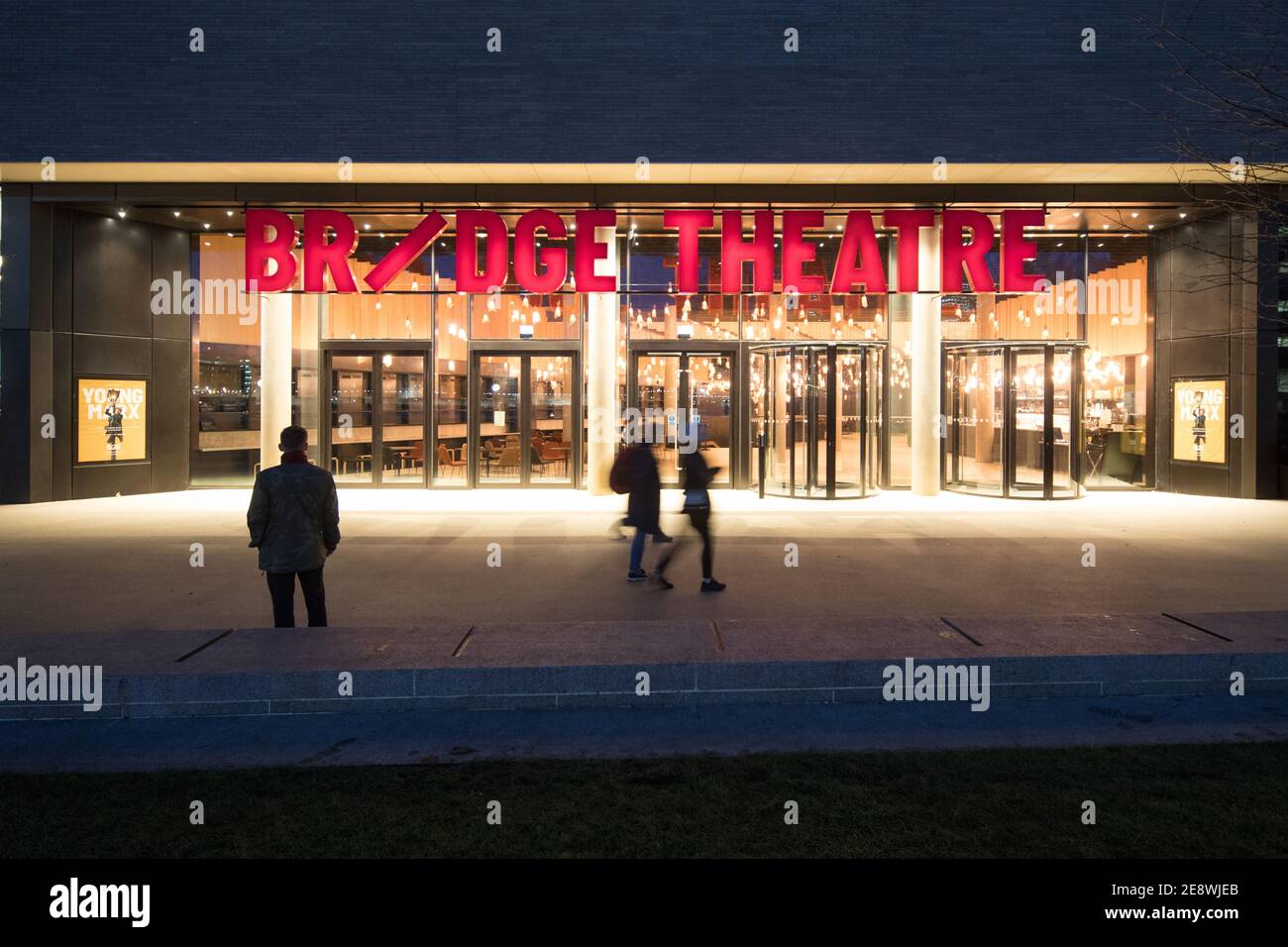 Bridge theatre hi-res stock photography and images - Alamy