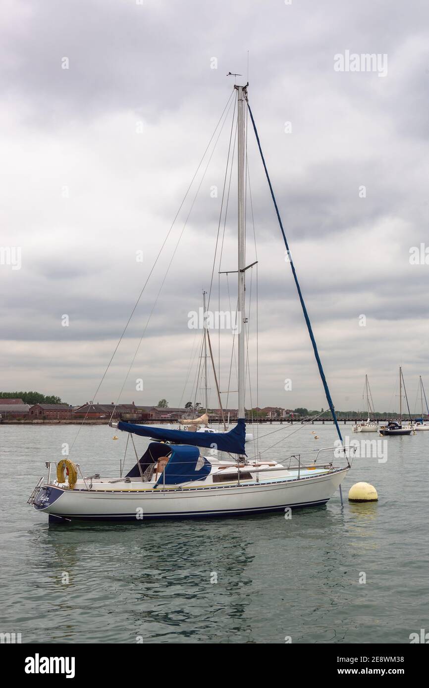 Trapper 400 (aka Trapper 28) yacht on a swinging mooring in Portsmouth ...