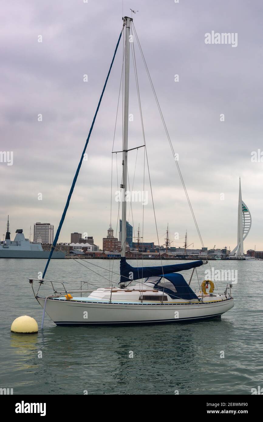 Trapper 400 (aka Trapper 28) yacht on a swinging mooring in Portsmouth ...
