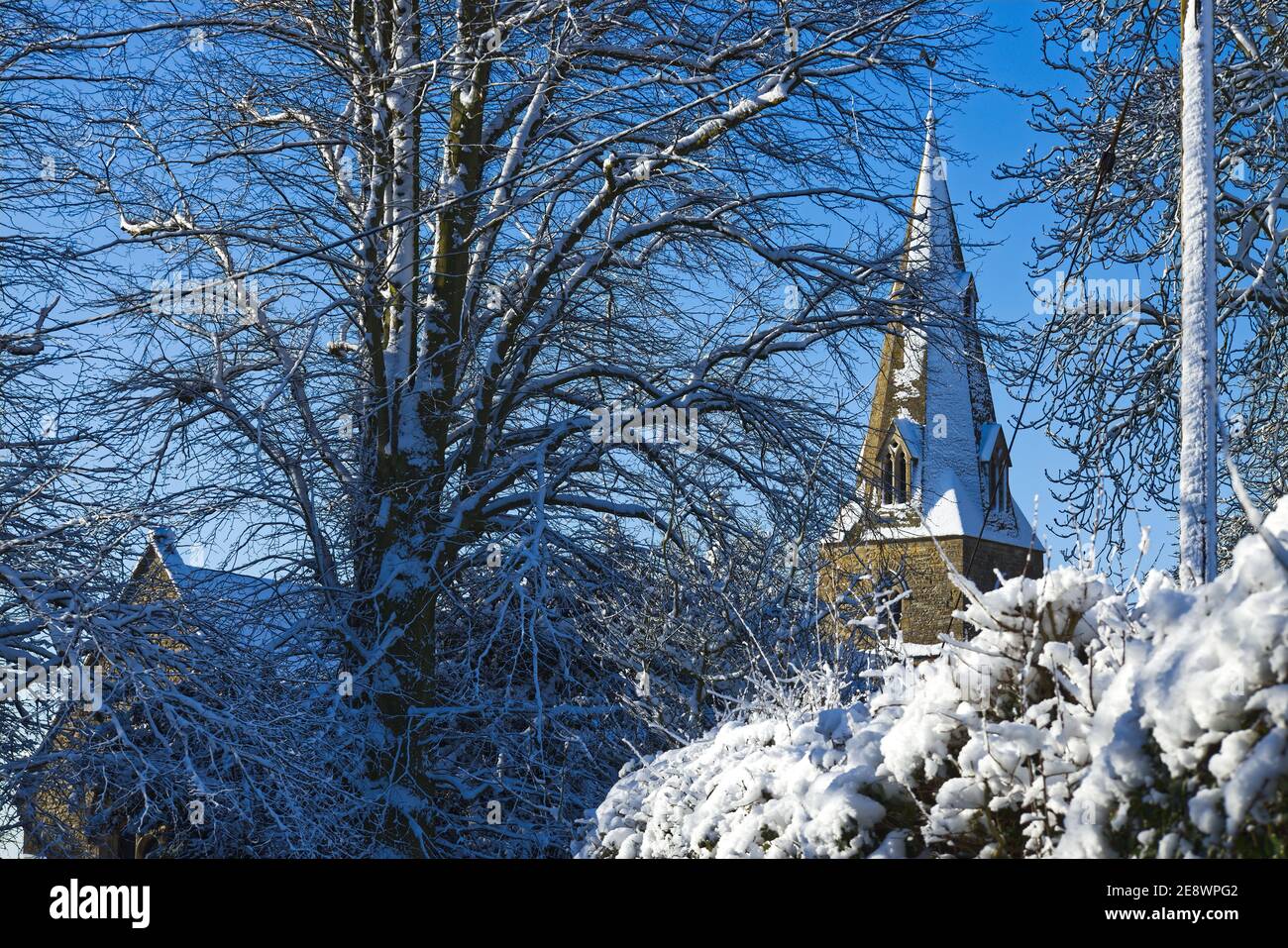Church snow christmas uk hi-res stock photography and images - Alamy