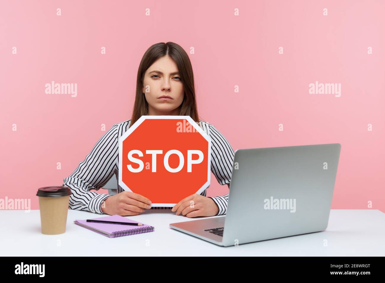 Office conflict ignore hi-res stock photography and images - Alamy