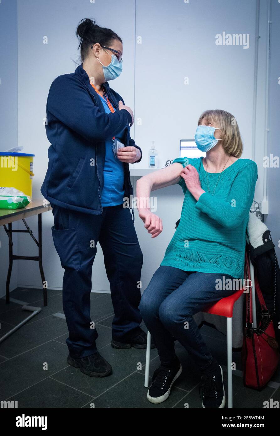 Sarah swift nurse hi-res stock photography and images - Alamy