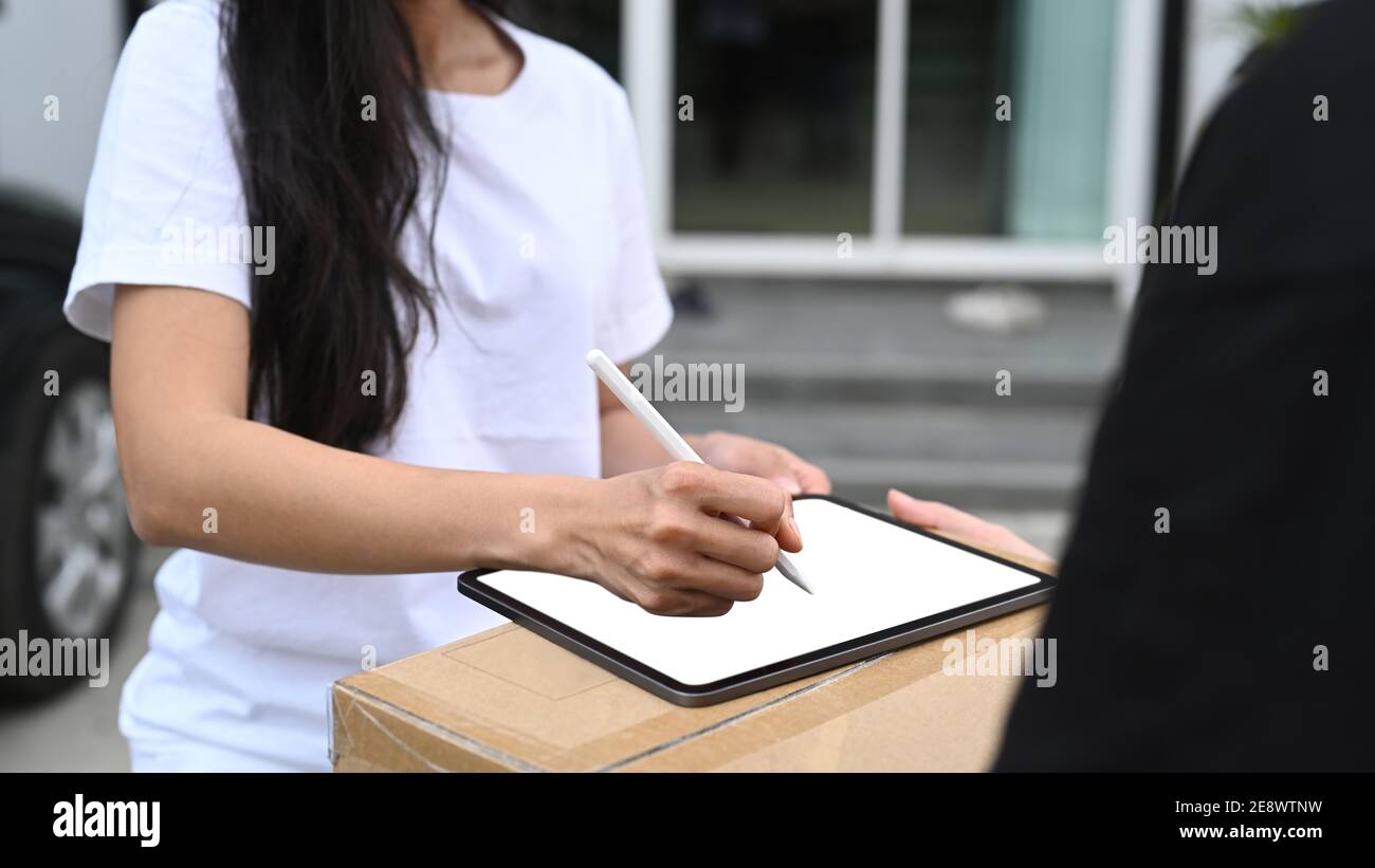 Signing up for receipt hi-res stock photography and images - Alamy