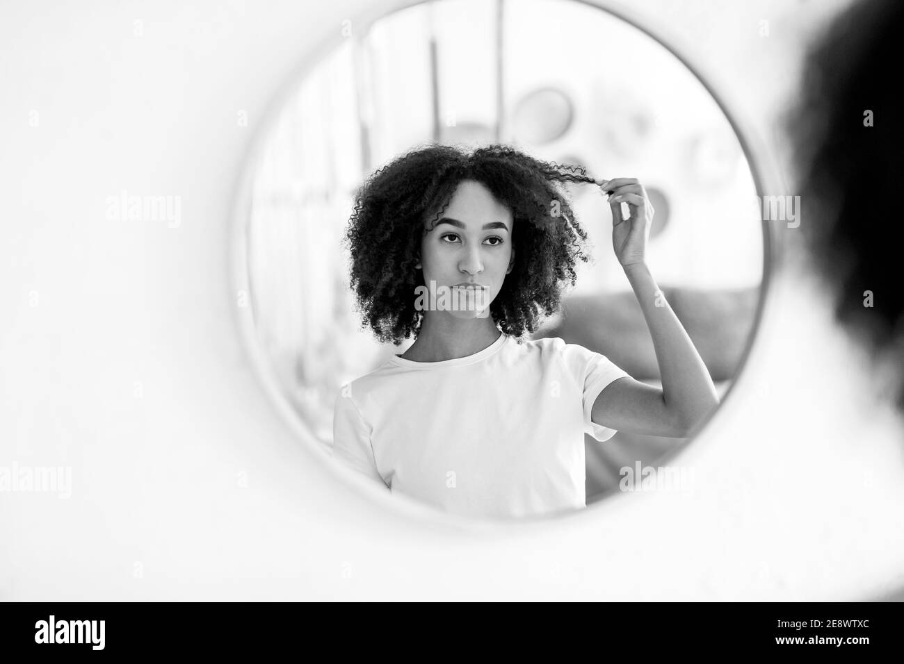 Messy hair woman black and white hi-res stock photography and images ...