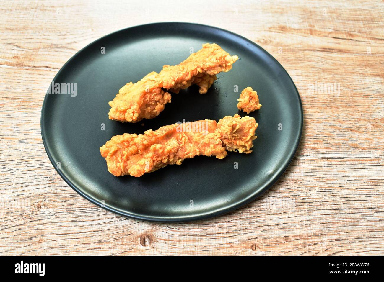 crispy fried slice chicken meat arrangingon plate Stock Photo - Alamy