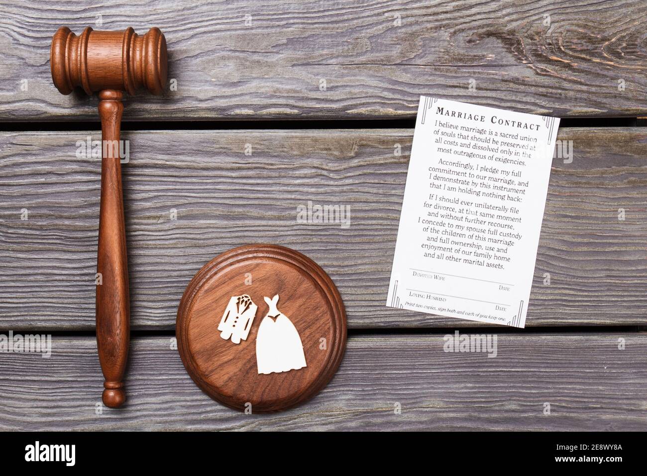 Marriage contract concept Stock Photo - Alamy