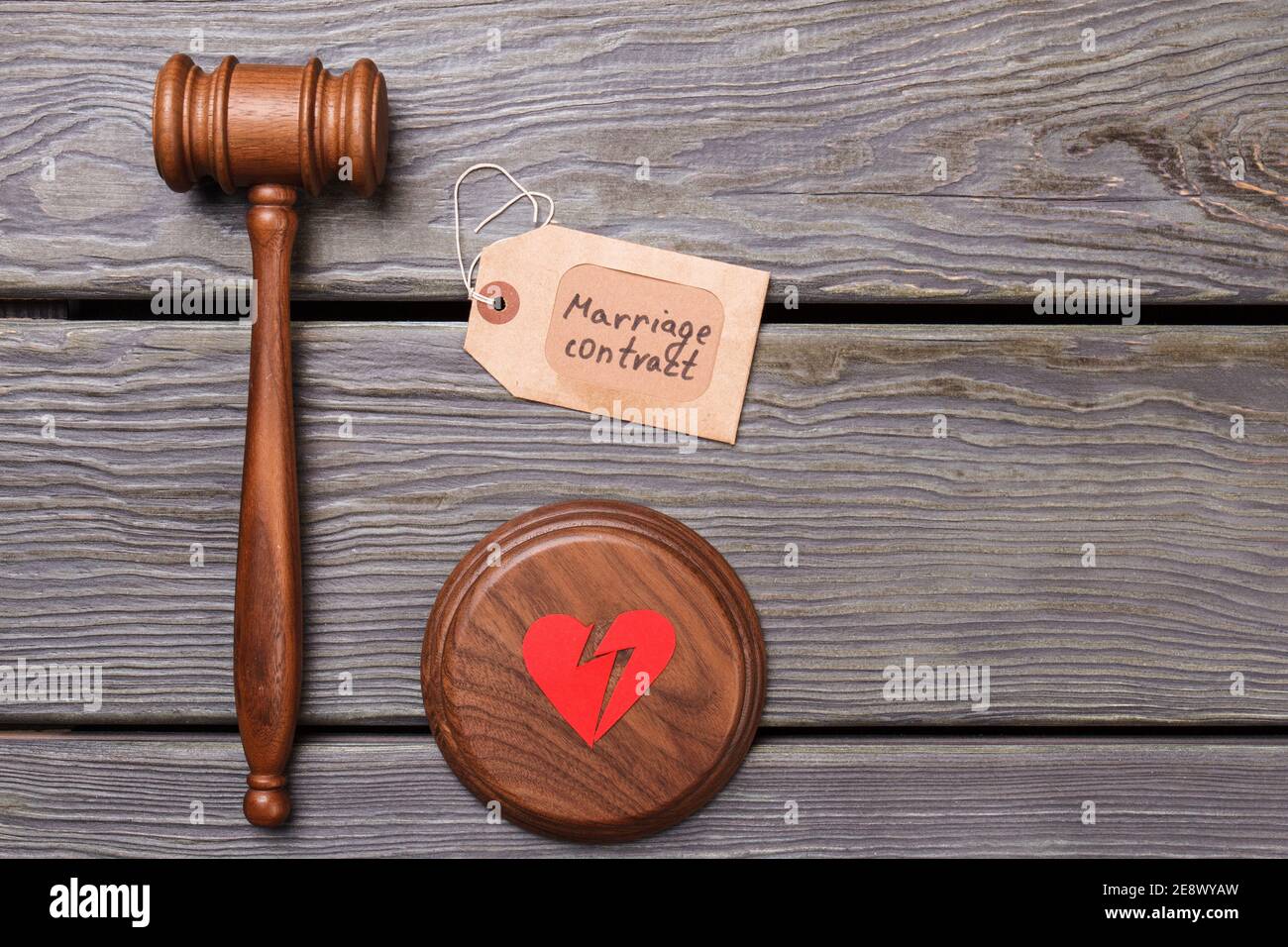 Marriage contract break up concept Stock Photo - Alamy