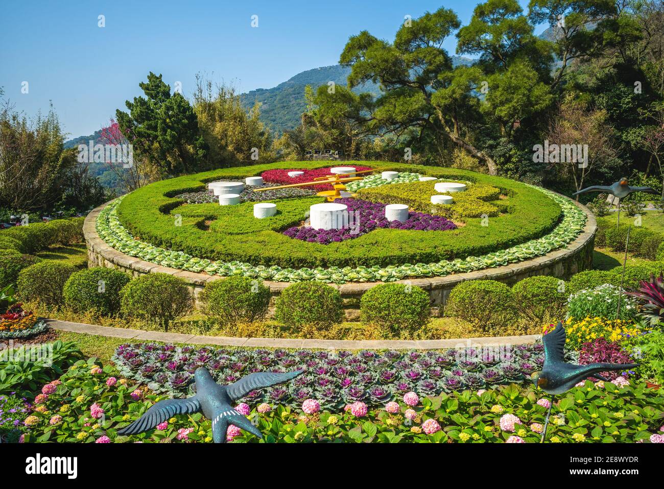 flower clock at yangming park in taipei, taiwan Stock Photo - Alamy