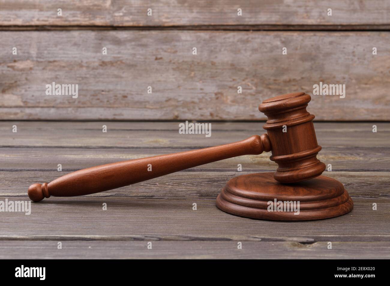Court judges table hi-res stock photography and images - Alamy