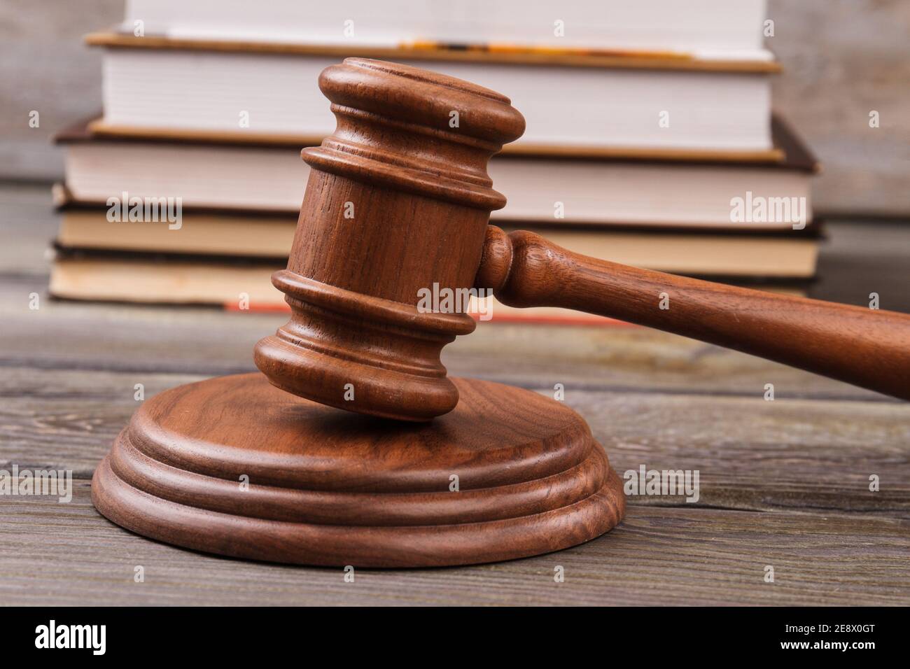 Brown wooden judges gavel hi-res stock photography and images - Alamy