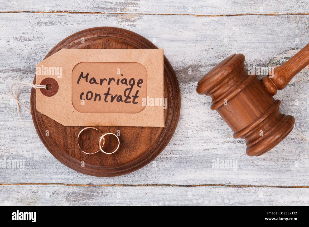 Marraige contract concept Stock Photo - Alamy