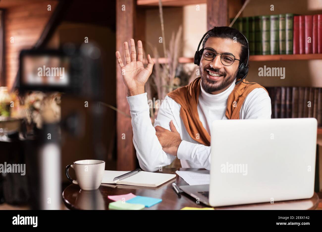 Teacher waving class hi-res stock photography and images - Alamy