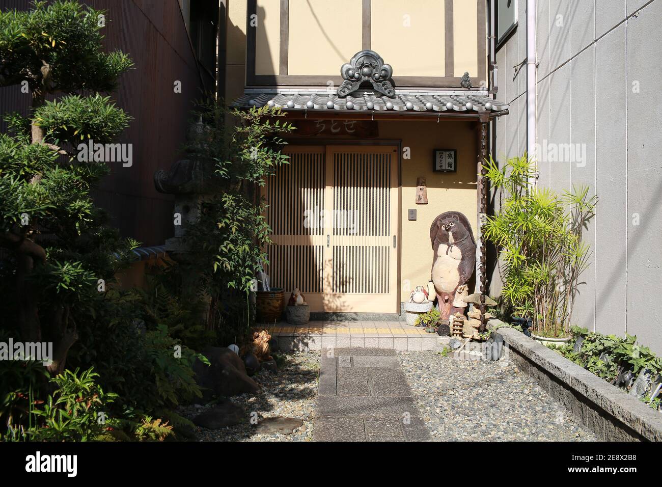 japanese hotel gate with the statue raccoon Stock Photo - Alamy