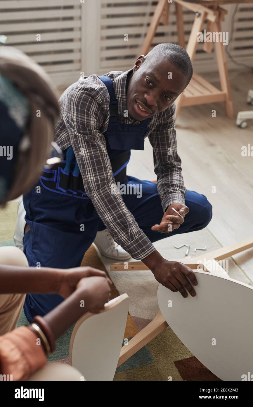 Assemble vertical hi-res stock photography and images - Alamy