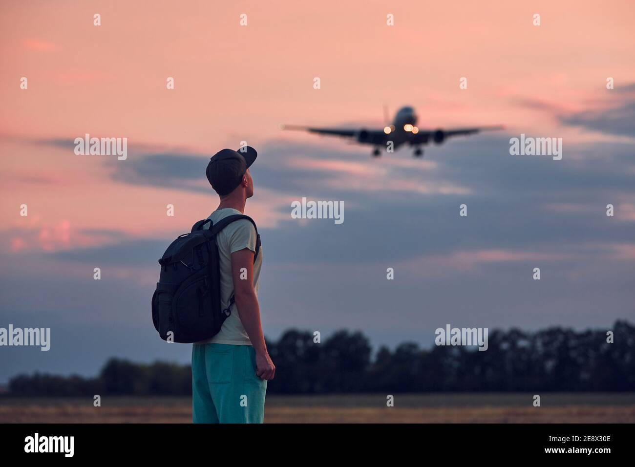 Flying people hi-res stock photography and images - Alamy