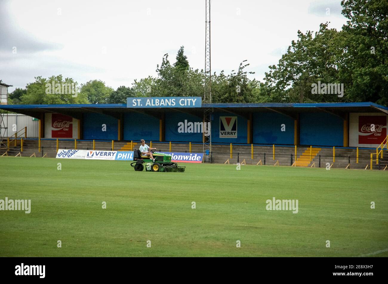 03/08/2006 St Albans City prepare their stadium 'Clarence Park' for ...