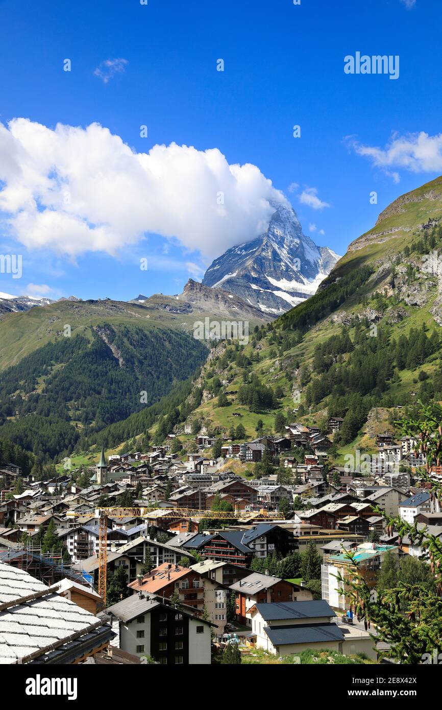 Zermatt village and Matterhorn mountain in the swiss alps, Switzerland ...