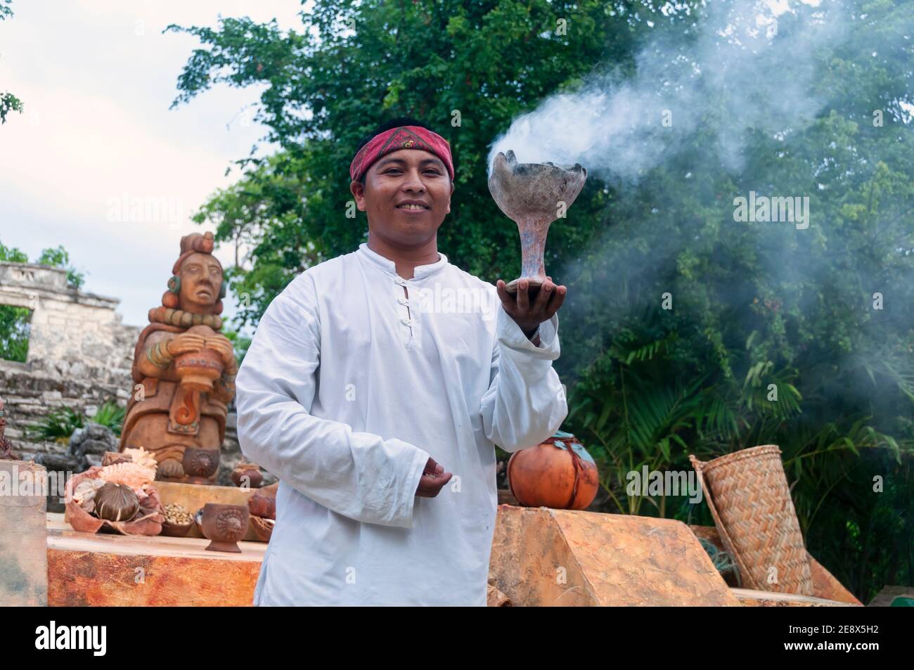 Mayan boy hi-res stock photography and images - Alamy