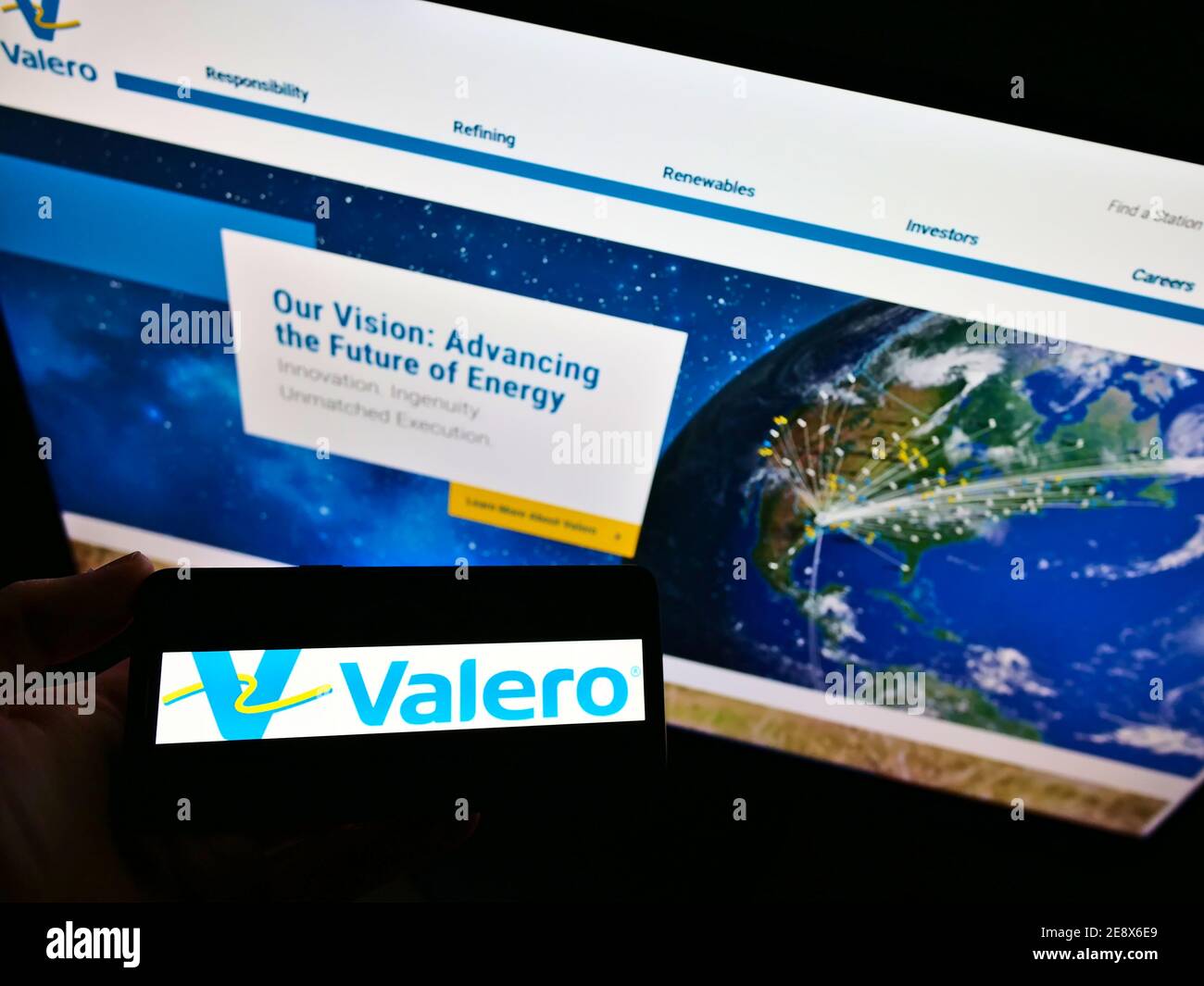 Shamrock logo hi-res stock photography and images - Alamy