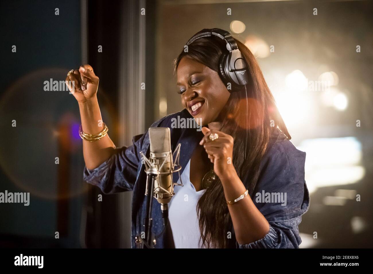 Nigerian singer hi-res stock photography and images - Alamy