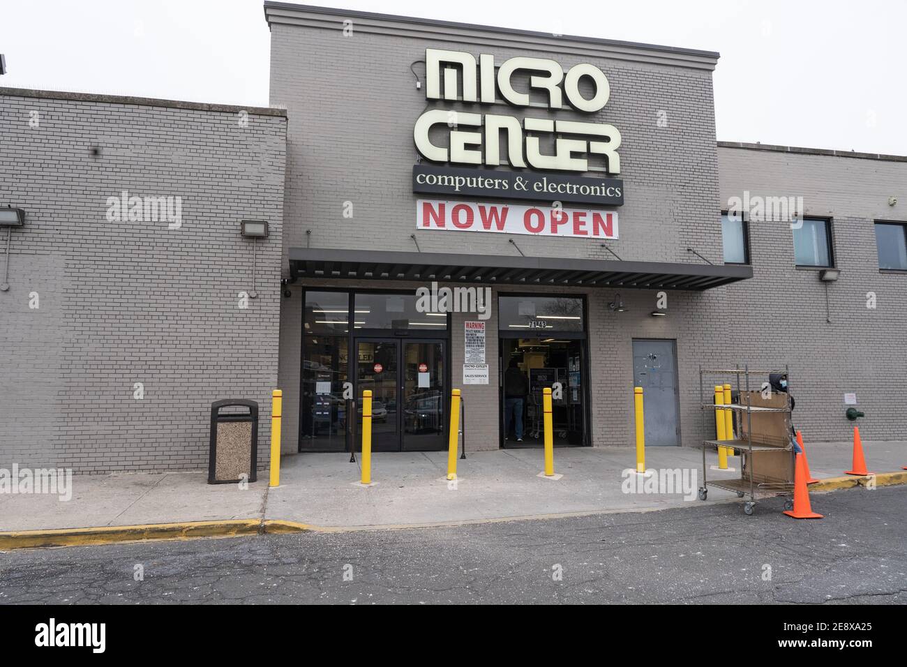 Micro center hi res stock photography and images Alamy