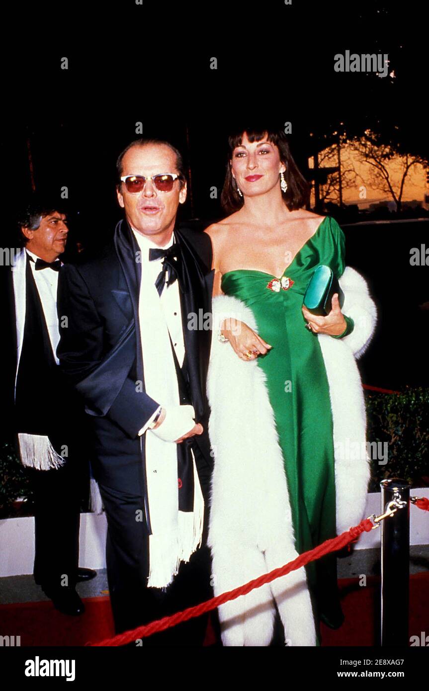 Anjelica Huston and Jack Nicholson during 58th Annual Academy Awards at ...