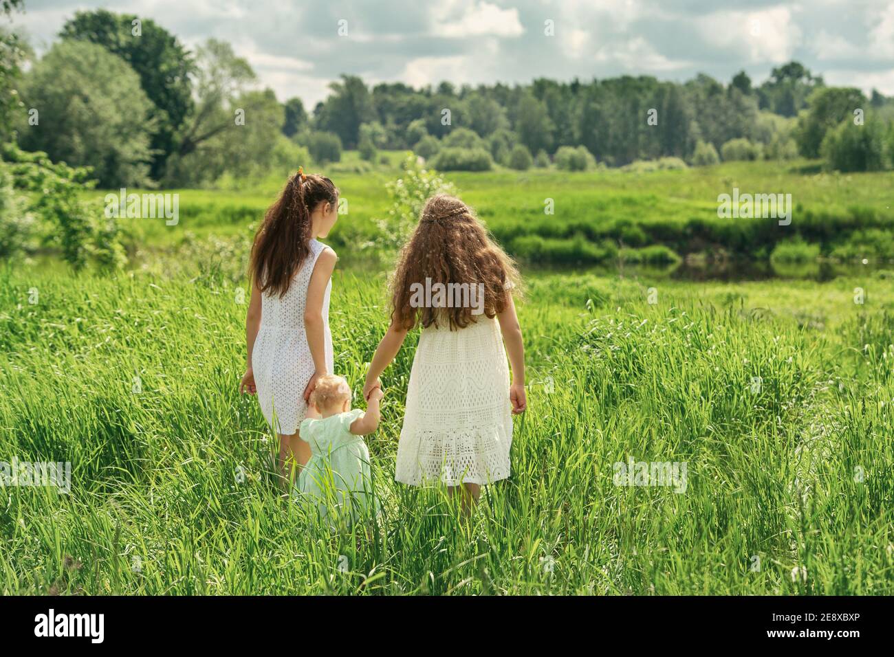 Walk in a field hi-res stock photography and images - Alamy
