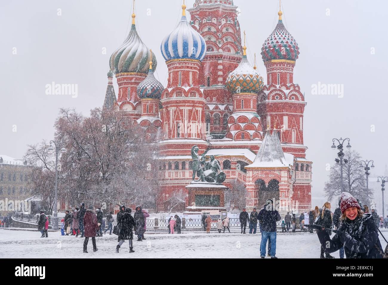Red square in snow hi-res stock photography and images - Alamy