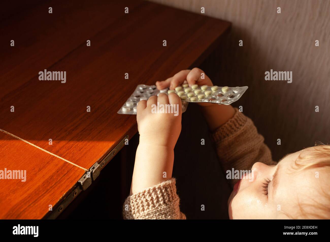 The child took out pills, the girl is playing with medical medicine, a ...
