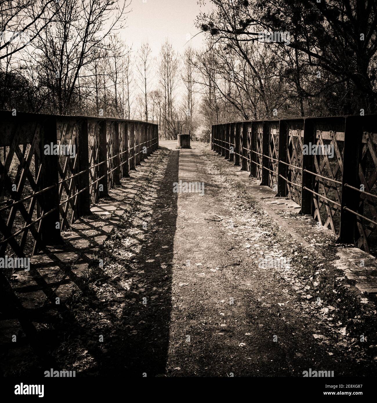 Old metal bridge hi-res stock photography and images - Alamy