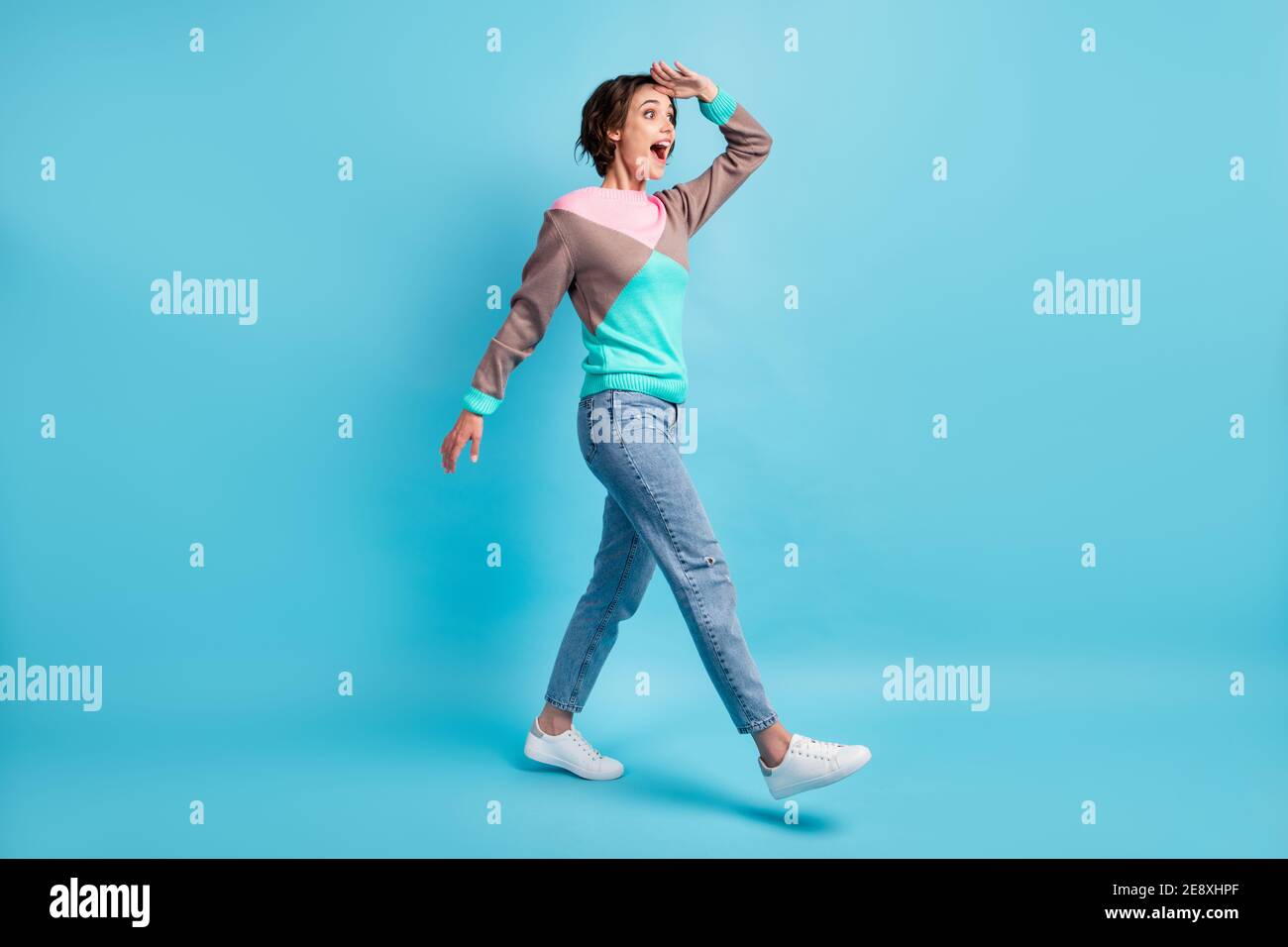 Photo portrait full length of excited woman walking looking into ...