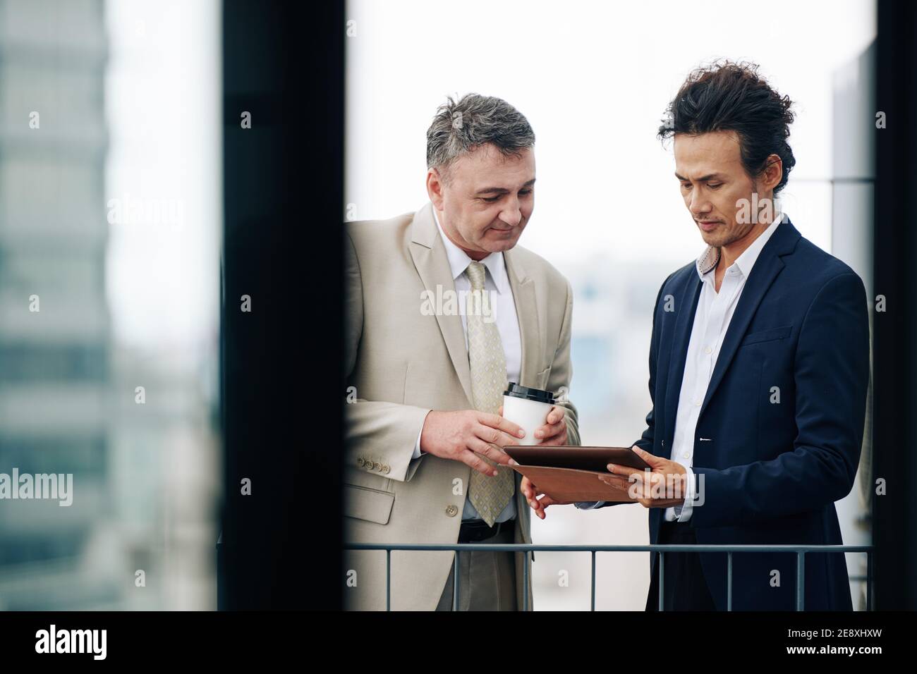 Short business meeting Stock Photo - Alamy