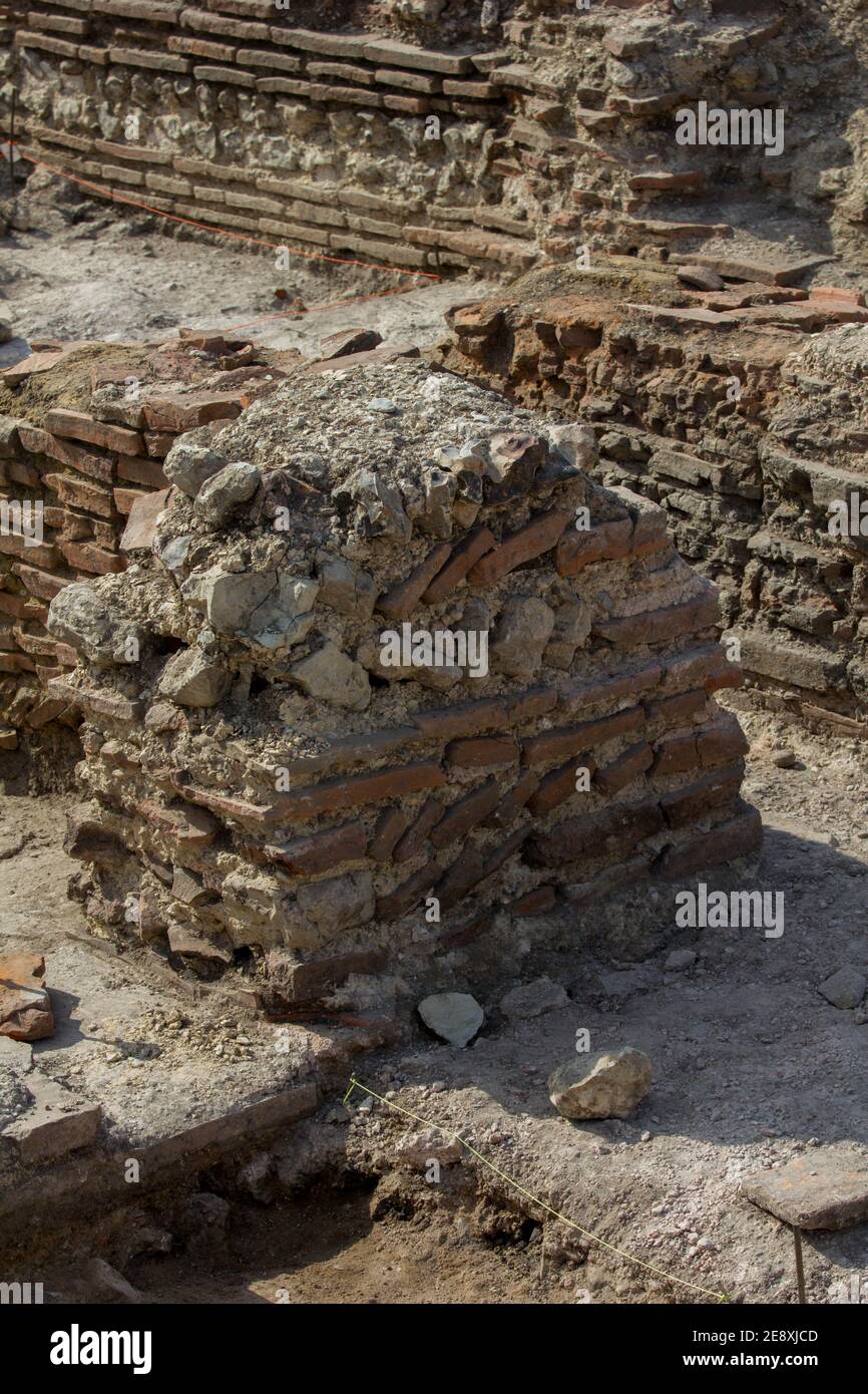 Uni of Reading excavation of the bath house at the Roman town of ...